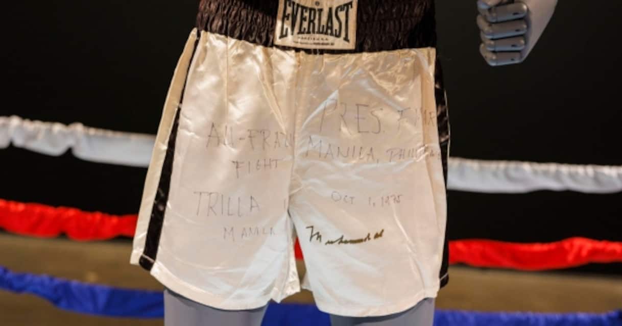Boxe, pantaloncini di Muhammad Ali di 'Thrilla in Manila' contro ...