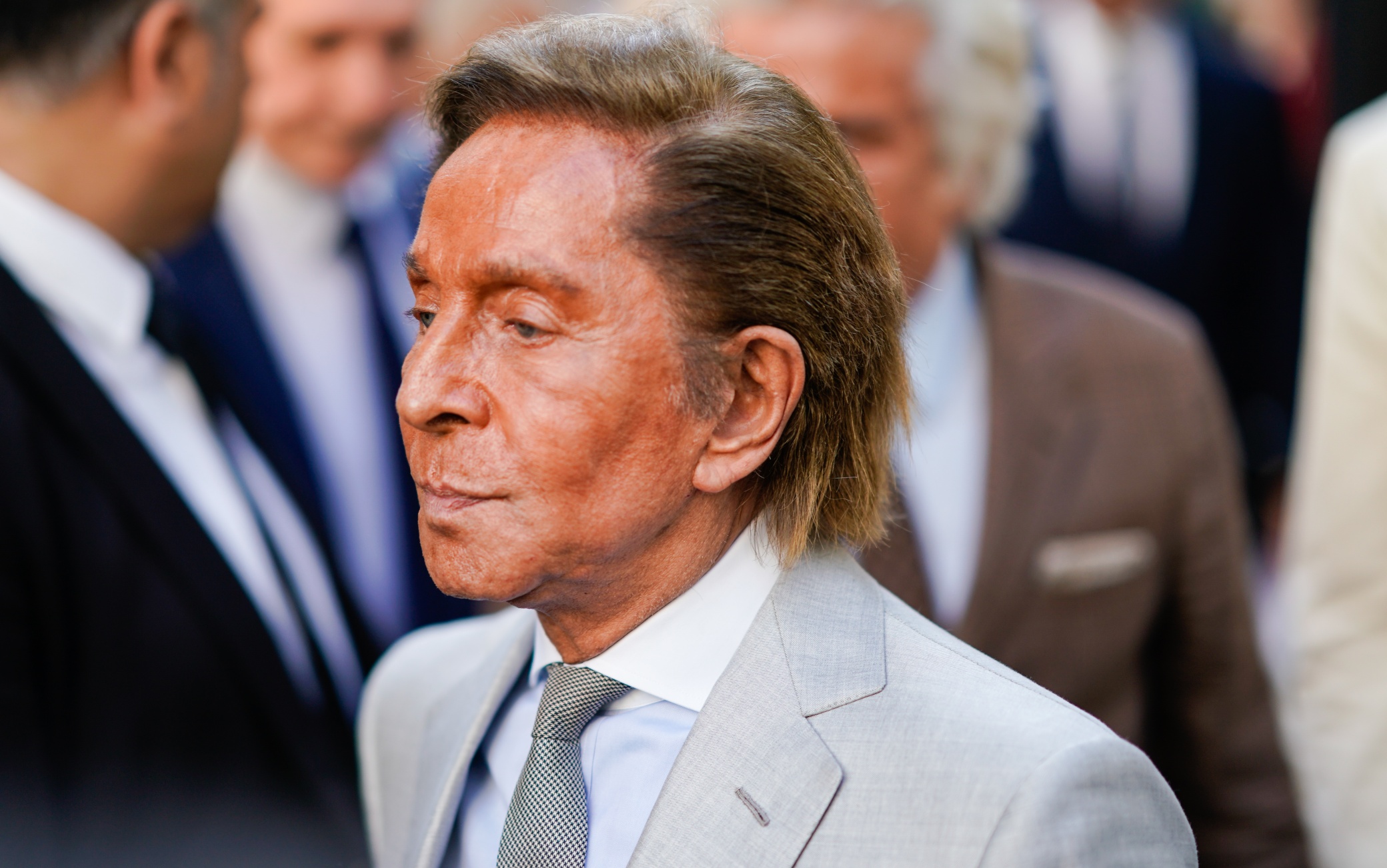 90 anni di Valentino, la storia dello stilista e i suoi abiti iconici ...