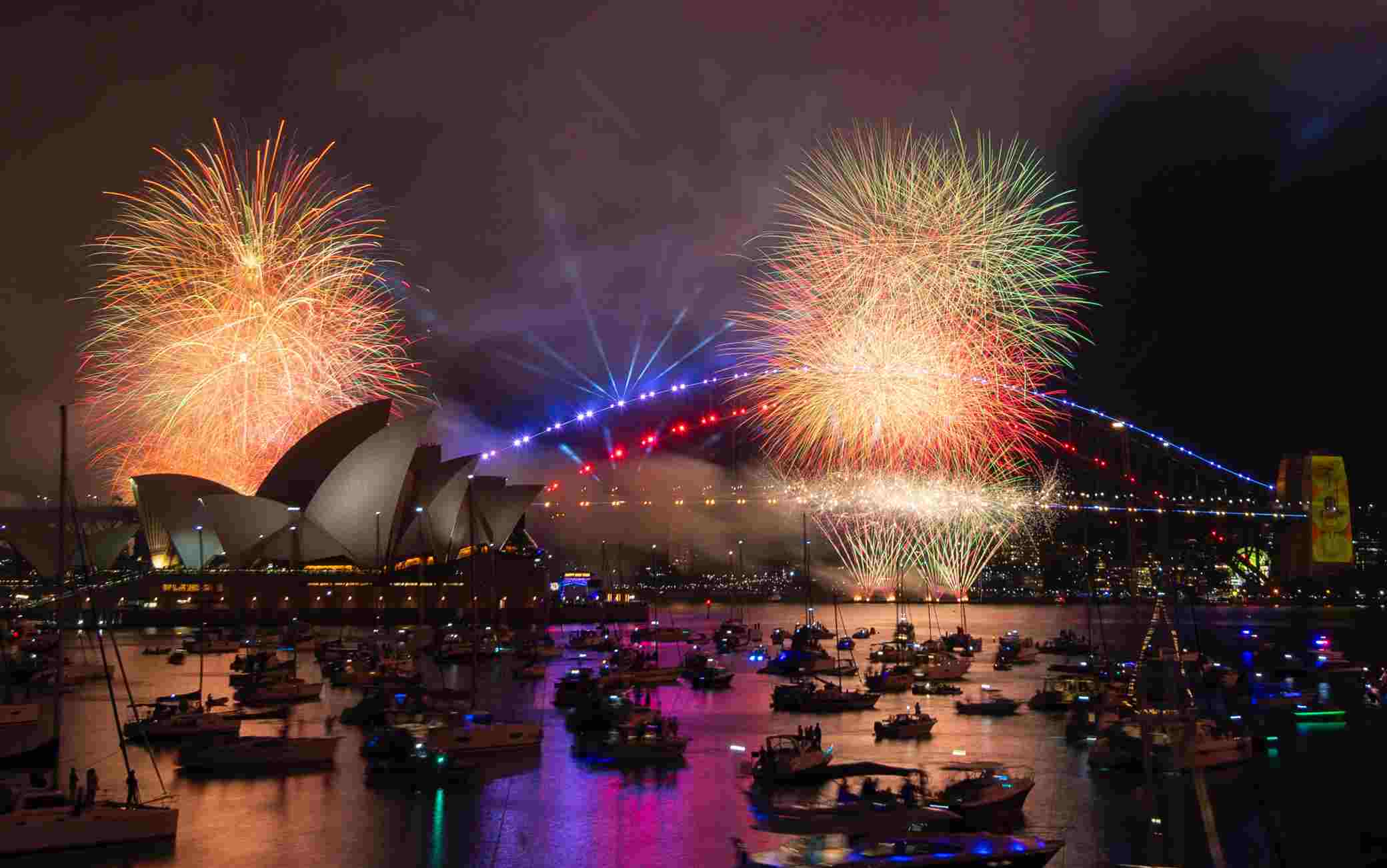 Capodanno Milano, 25mila persone in piazza Duomo, tensioni in zona San Siro | Sky TG24
