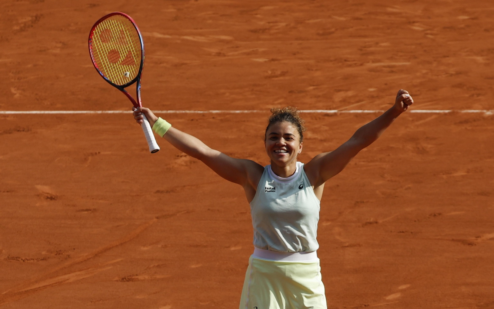Roland Garros, Jasmine Paolini batte Mirra Andreeva e vola in finale ...