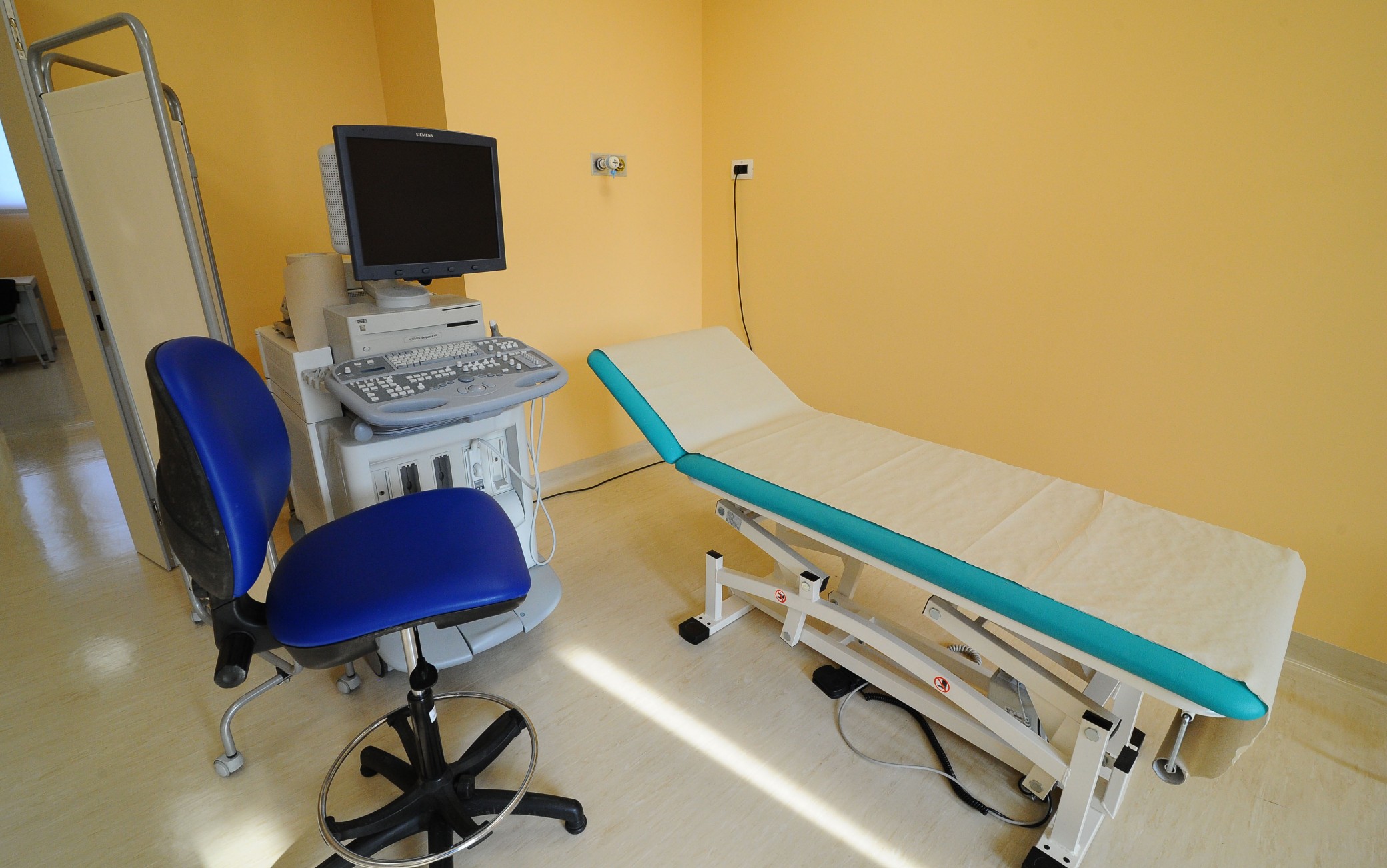 Napoli, la celebre dj Deborah De Luca operata per un tumore: 'Fate ...