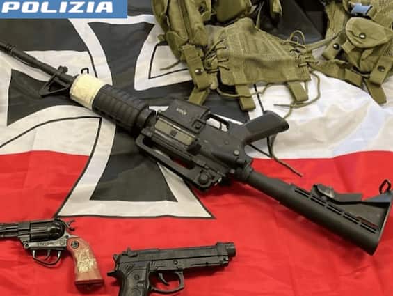Aggressioni e simboli nazifascisti: perquisizioni Polizia a Milano per ...