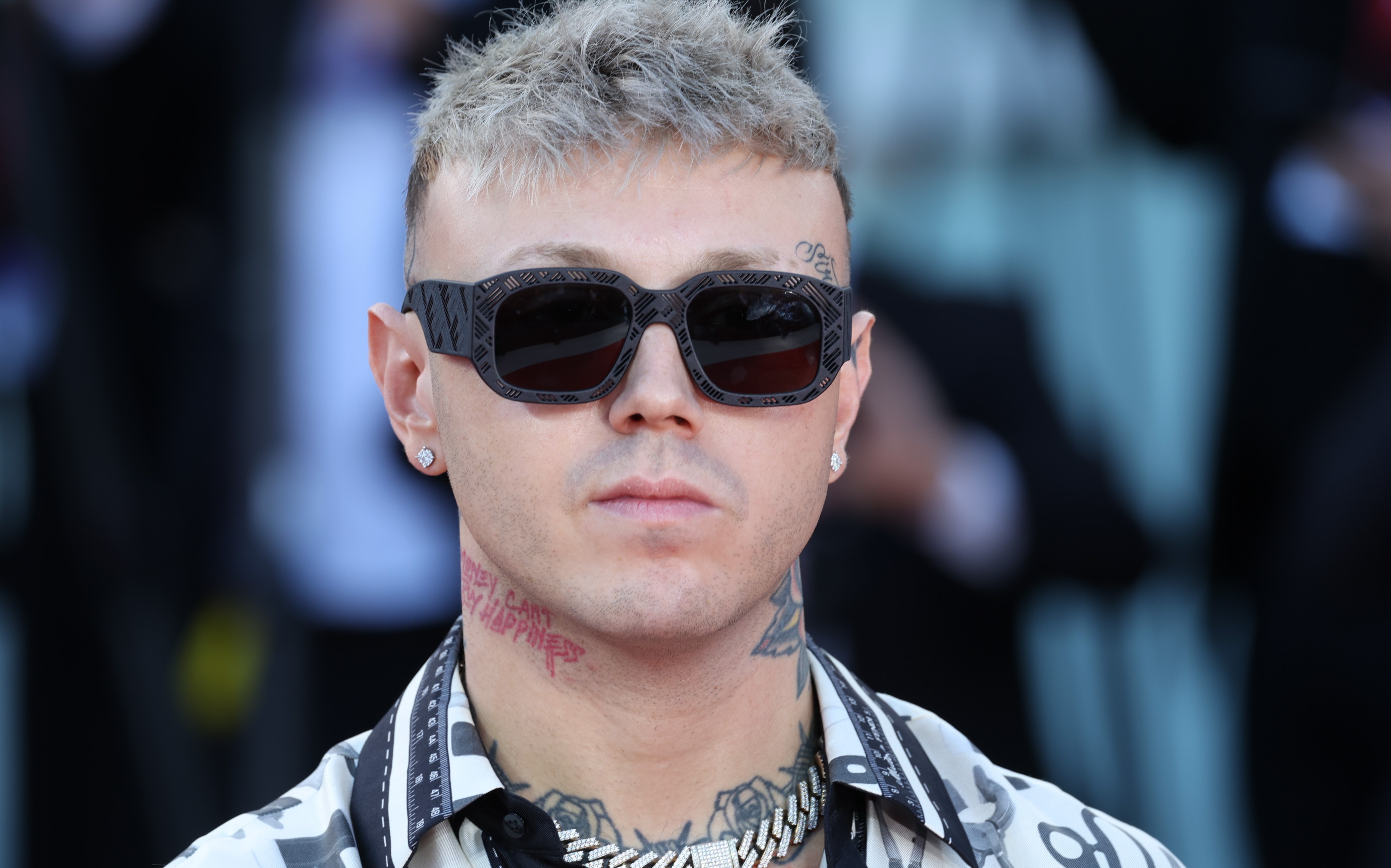 Lazza in concerto, annunciato il tour europeo I Sky TG24