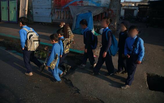 Afghanistan, i talebani riaprono le scuole. Ma solo per gli studenti ...
