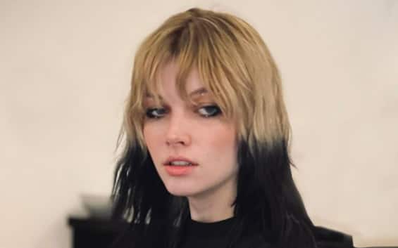 La cantante Mew racconta su Instagram perché è uscita da Amici ...