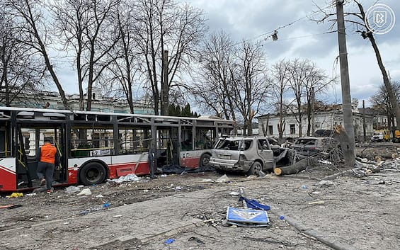 Ucraina, raid russo a Sumy: le reazioni all’attacco. Meloni: “Orribile ...