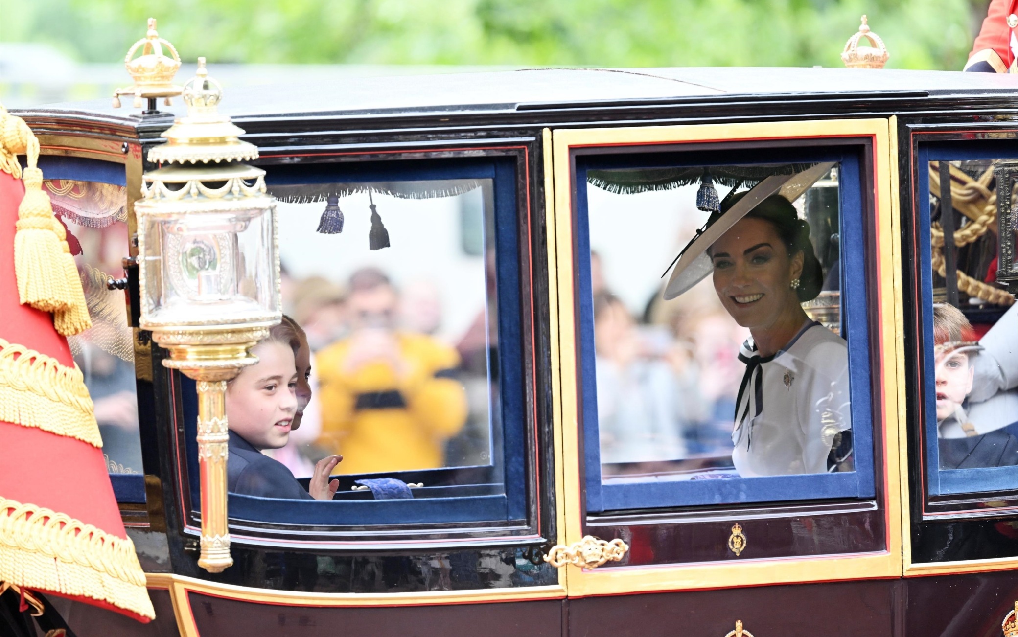 Kate Middleton, l'abbraccio con Liz Hatton giovane malata di cancro ...