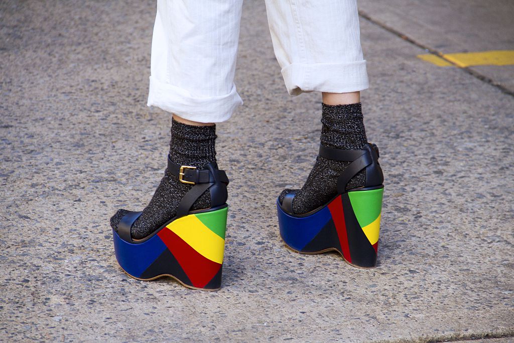 Il fascino intramontabile delle zeppe. Le ultime tendenze moda | Sky TG24