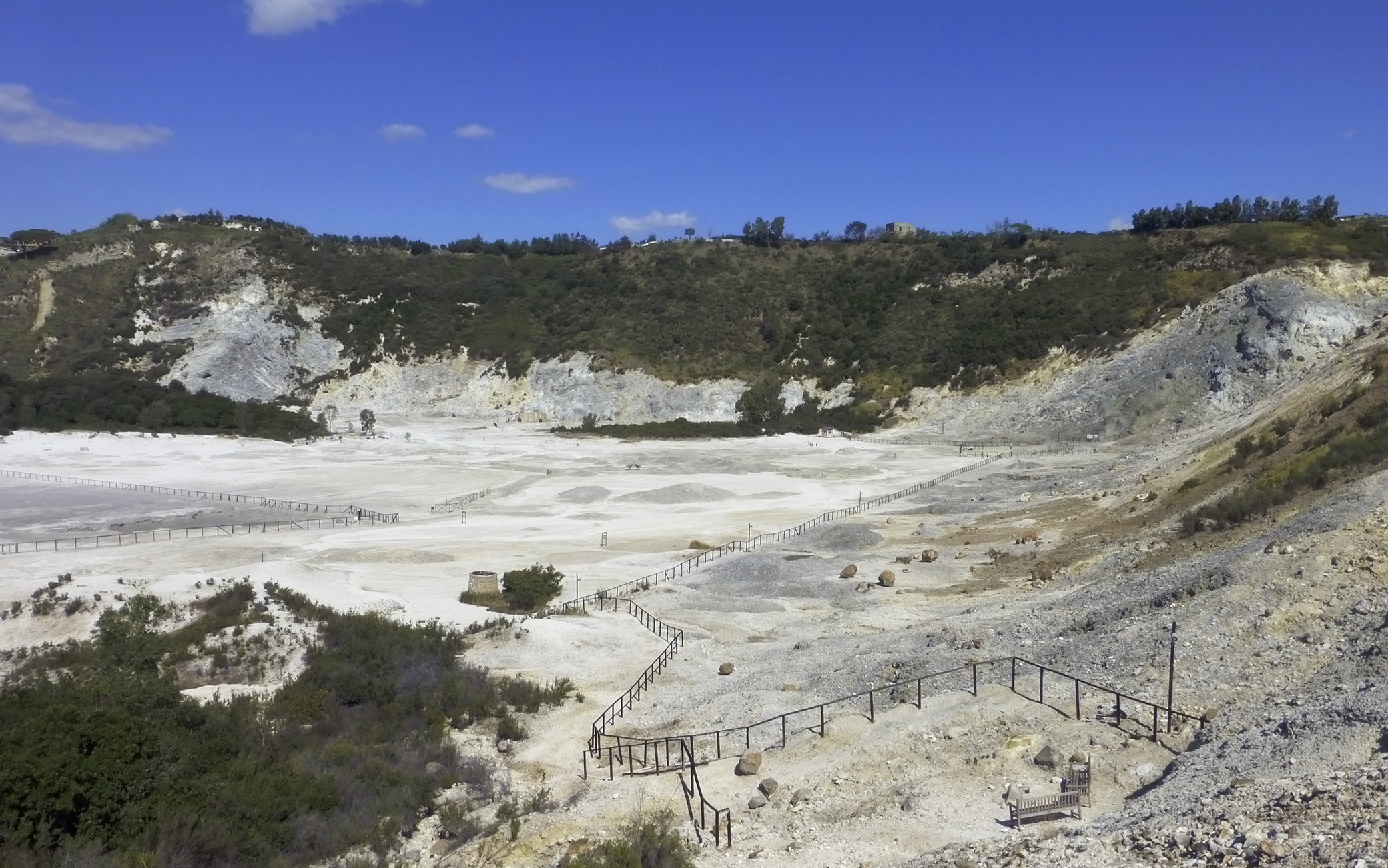 Campi Flegrei, lo studio: si avvicina la rottura della crosta della ...