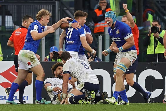 Rugby Sei Nazioni, prima vittoria dell'Italia: battuta la Scozia 31-29 | Sky TG24