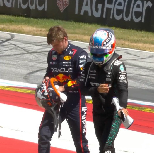 Antonelli-Verstappen, incidente al via e ritiro nel GP d'Austria 2025. FOTO e VIDEO | Sky Sport