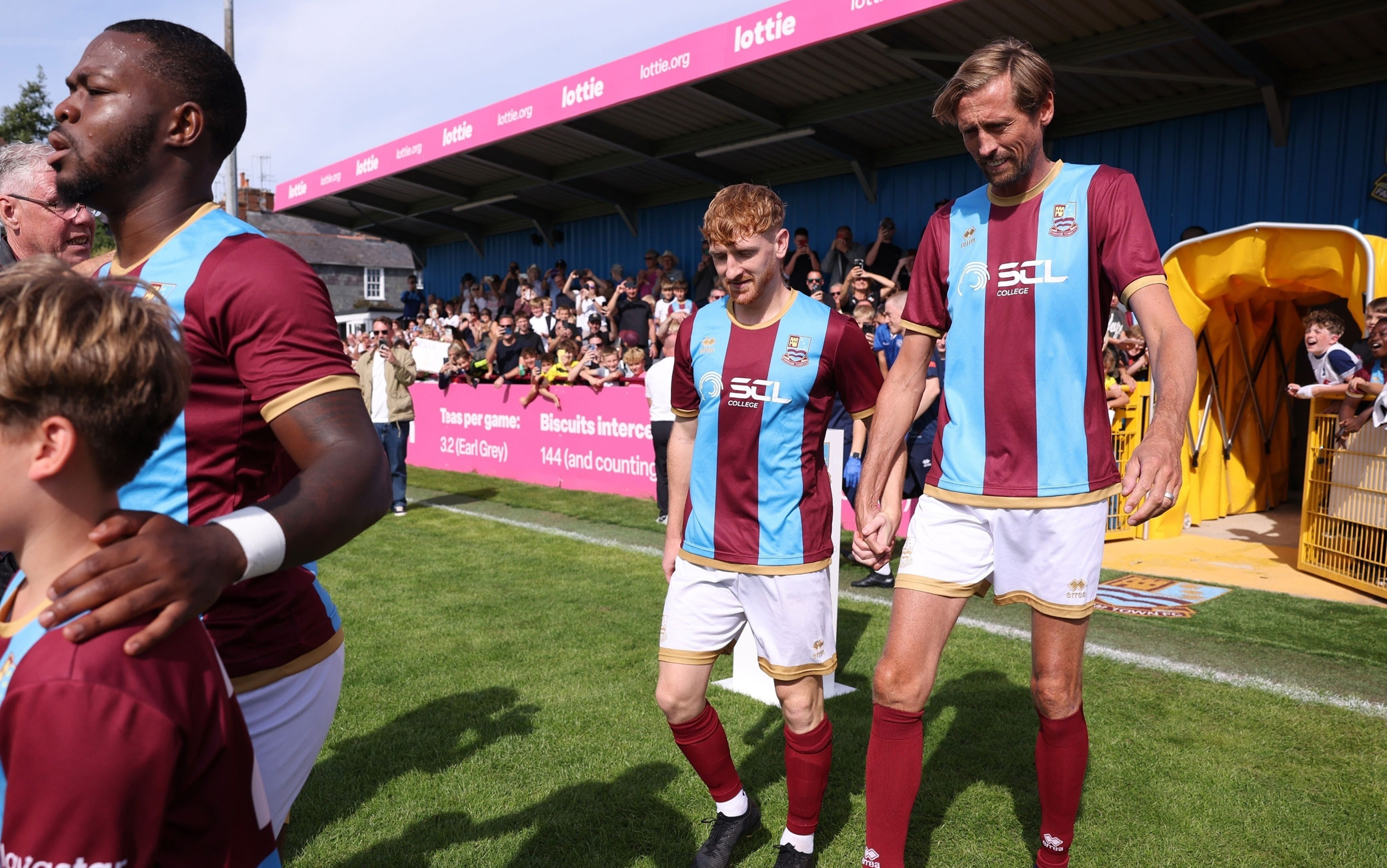 Peter Crouch mascotte del Farnham Town: era arrivato ultimo al ...