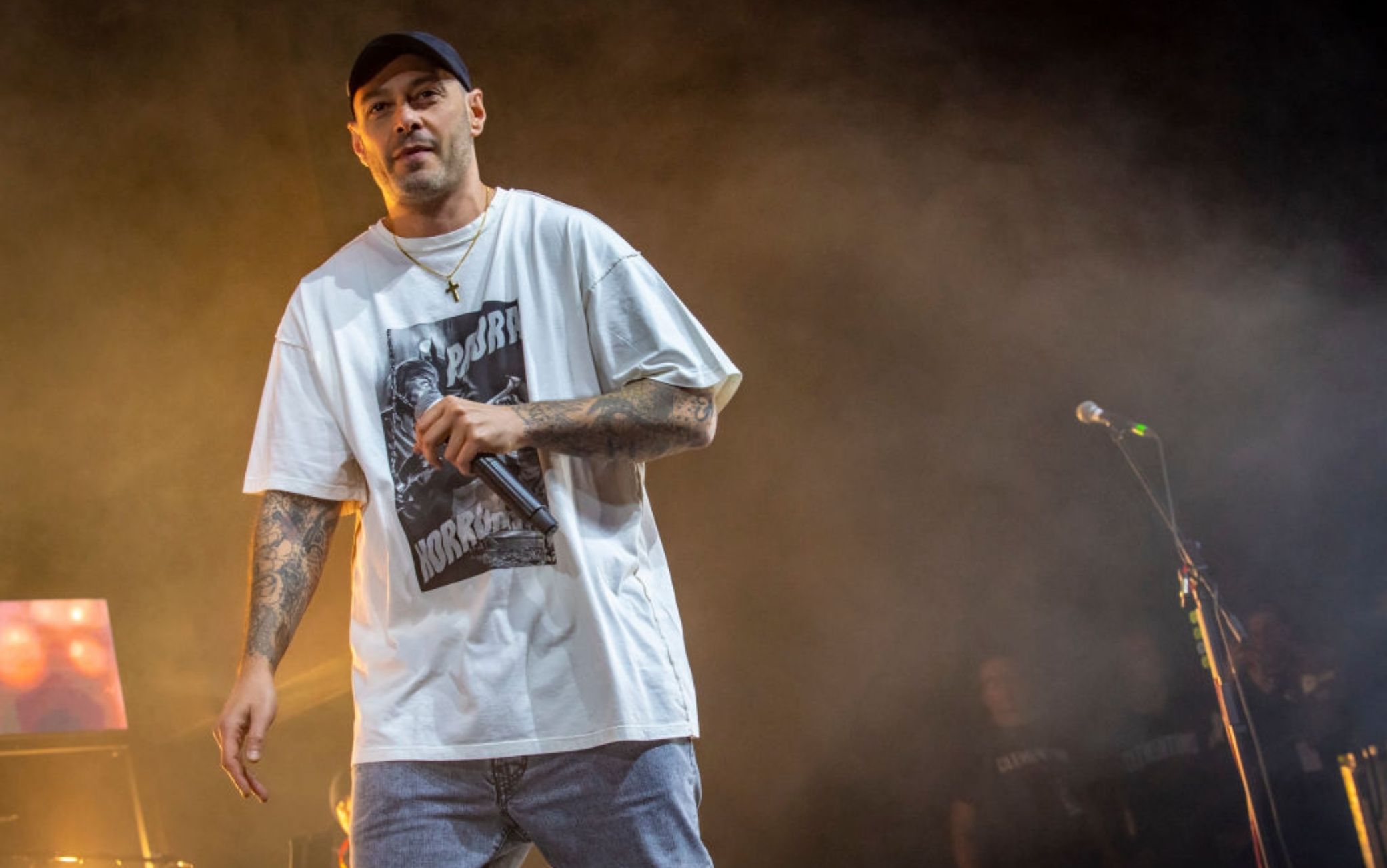 Fabri Fibra ha rifatto ‘In Italia’ con Emma e Baby Gang | Sky TG24