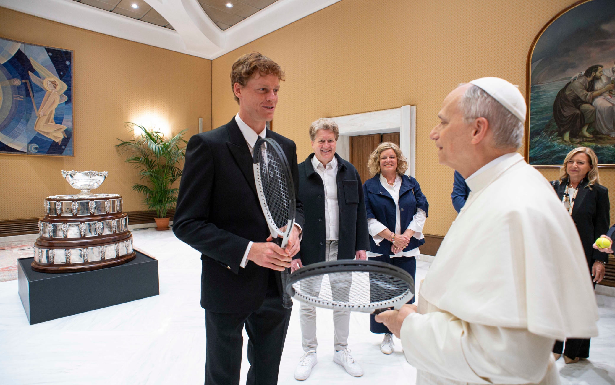 Sinner ricevuto da Papa Leone XIV, l'incontro in Vaticano. FOTO | Sky Sport