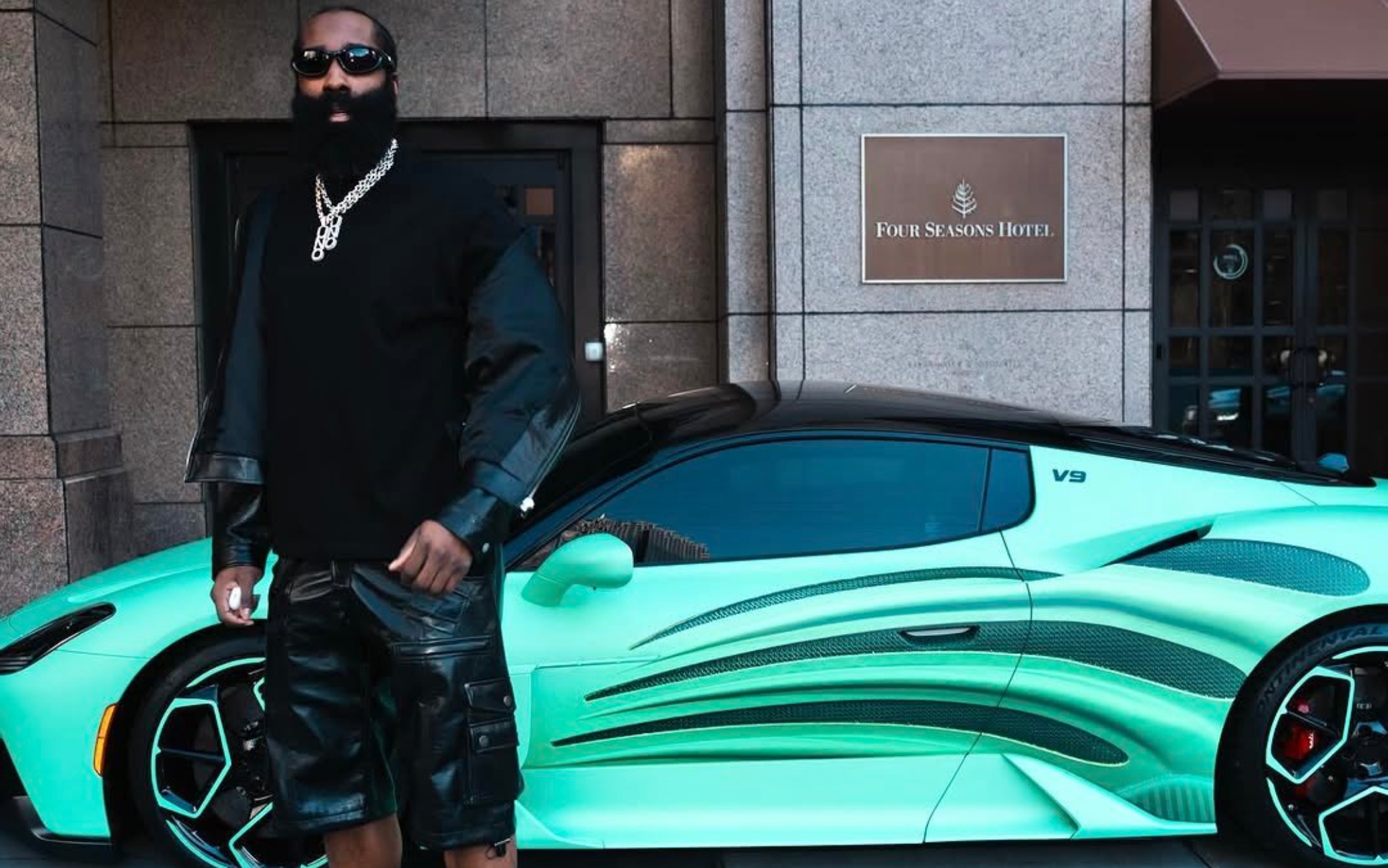 NBA, James Harden sfoggia la sua nuova Maserati: in tinta con le scarpe ...