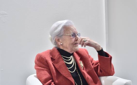 È morta Elda Lanza, la prima presentatrice tv italiana | Sky TG24