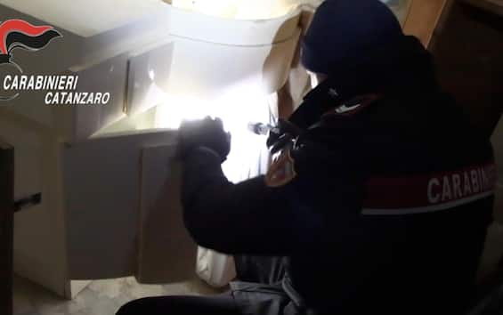 Blitz carcere di Catanzaro, l'ex direttrice Angela Paravati tra i 26 ...