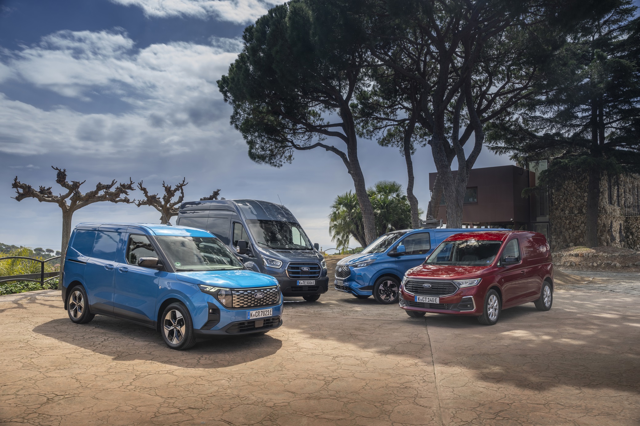 Ford Transit, la prova della gamma elettrica ed elettrificata del ...