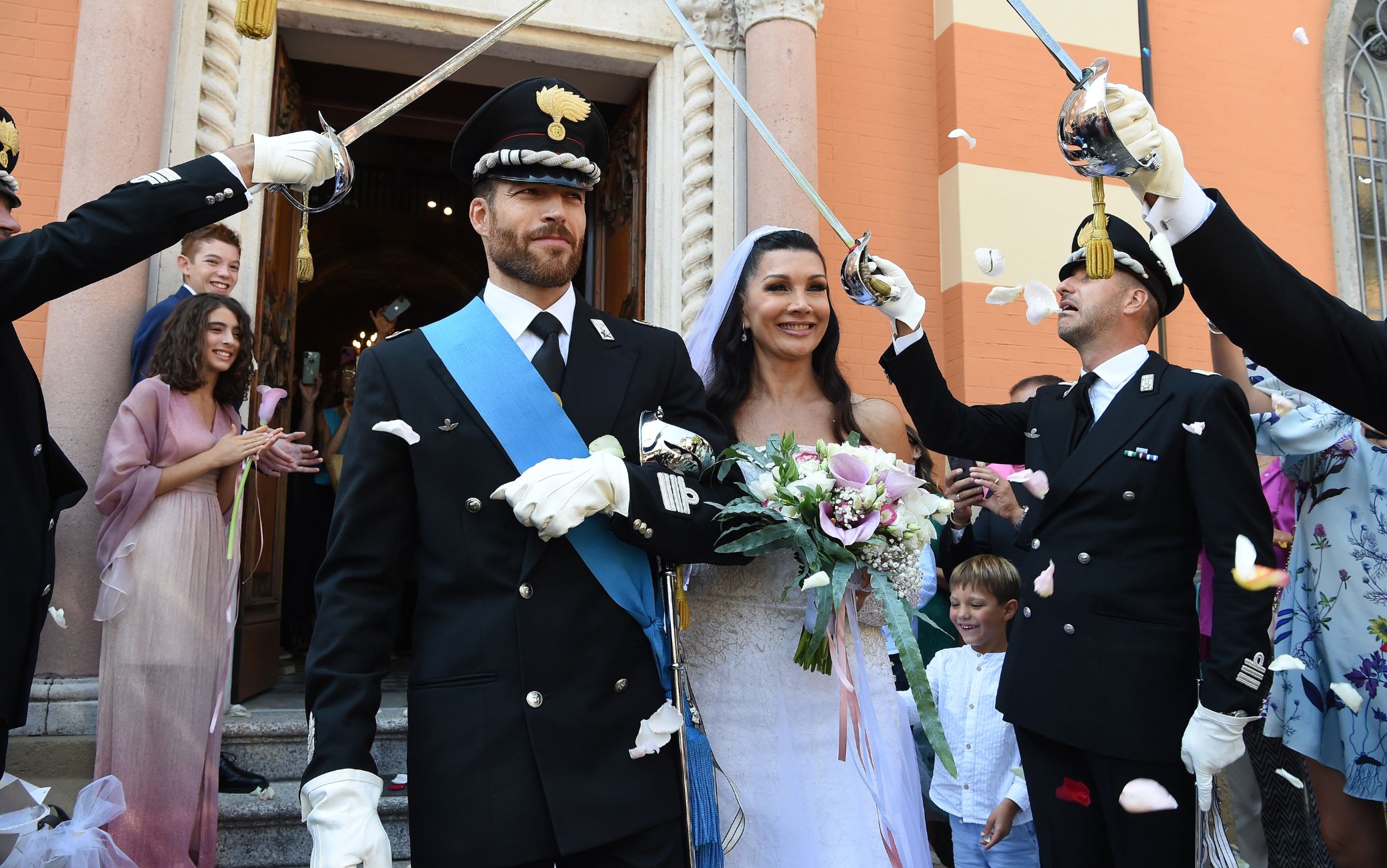 Il matrimonio di Luisa Corna con il tenente colonnello Stefano Giovino ...