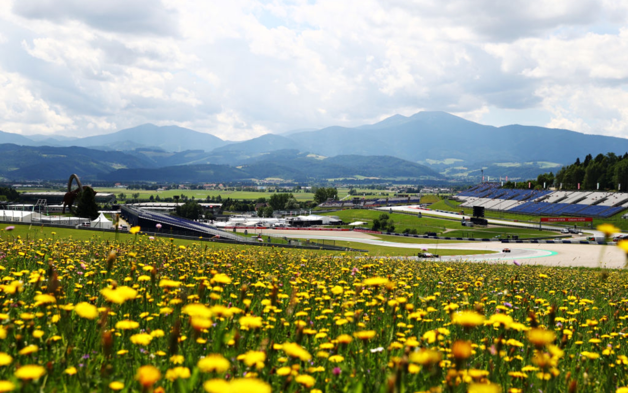 Ferrari, Leclerc fa debuttare il nuovo fondo nel filming day a Fiorano ...