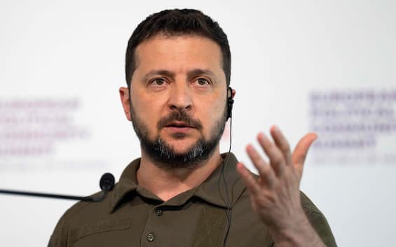 Guerra Ucraina, Zelensky: 'Controffensiva a rilento, ricostruire è priorità' | Sky TG24