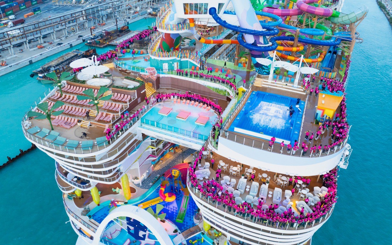 Salpata da Miami la nave da crociera più grande del mondo | Sky TG24