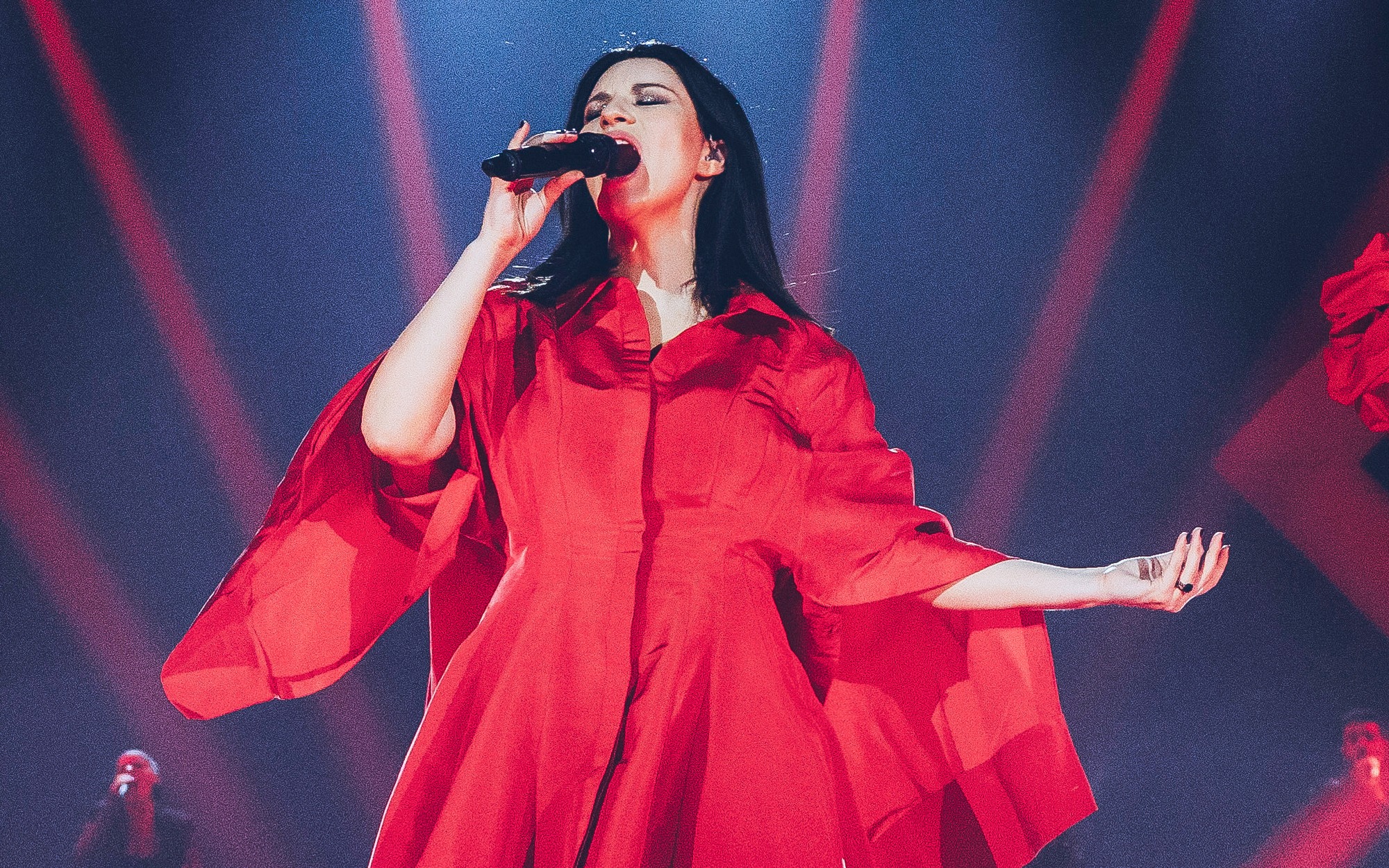 Laura Pausini, la possibile scaletta del concerto al Forum di Assago di ...