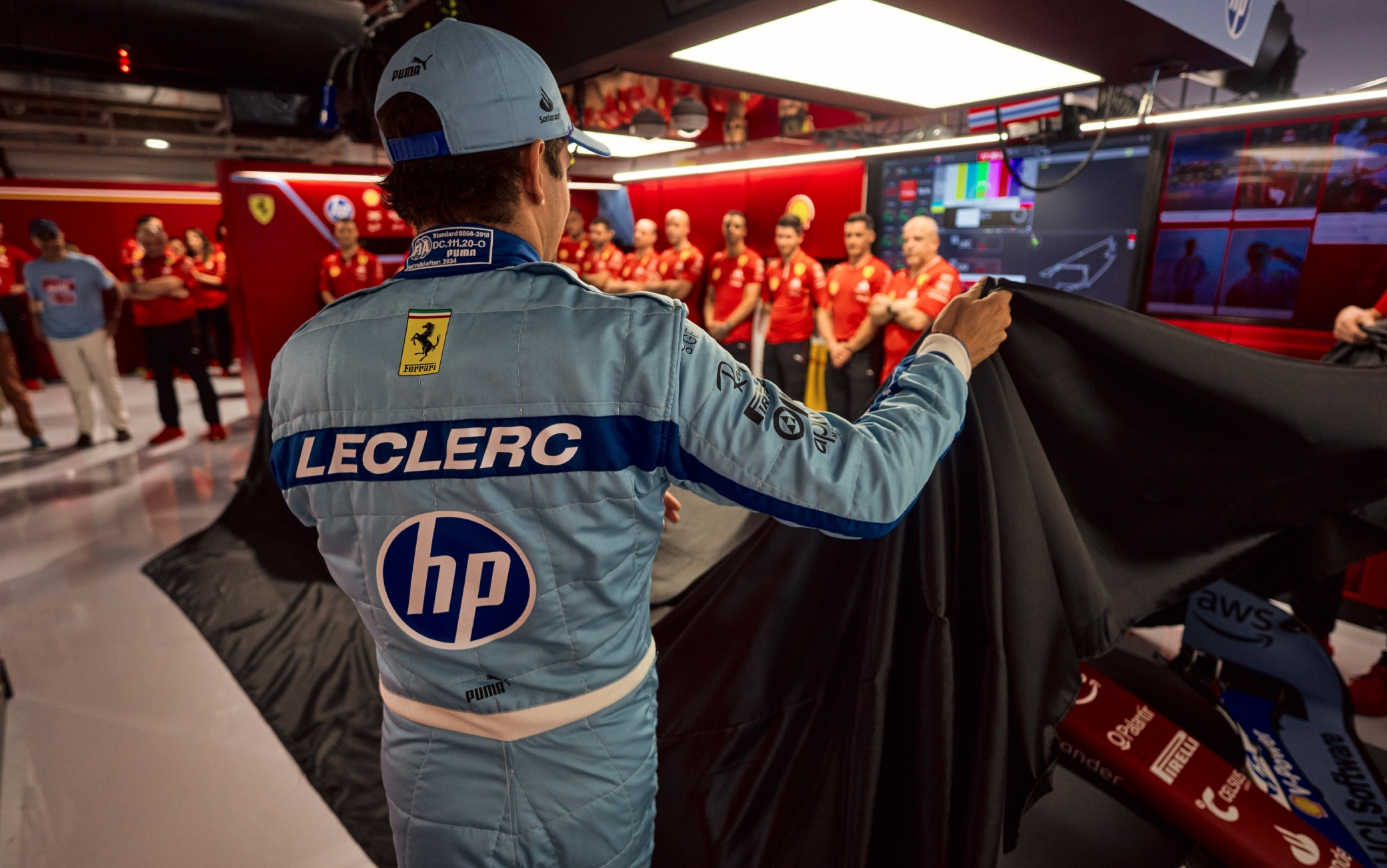 Ferrari in F1 al GP di Miami: le foto della livrea azzurra | Sky Sport