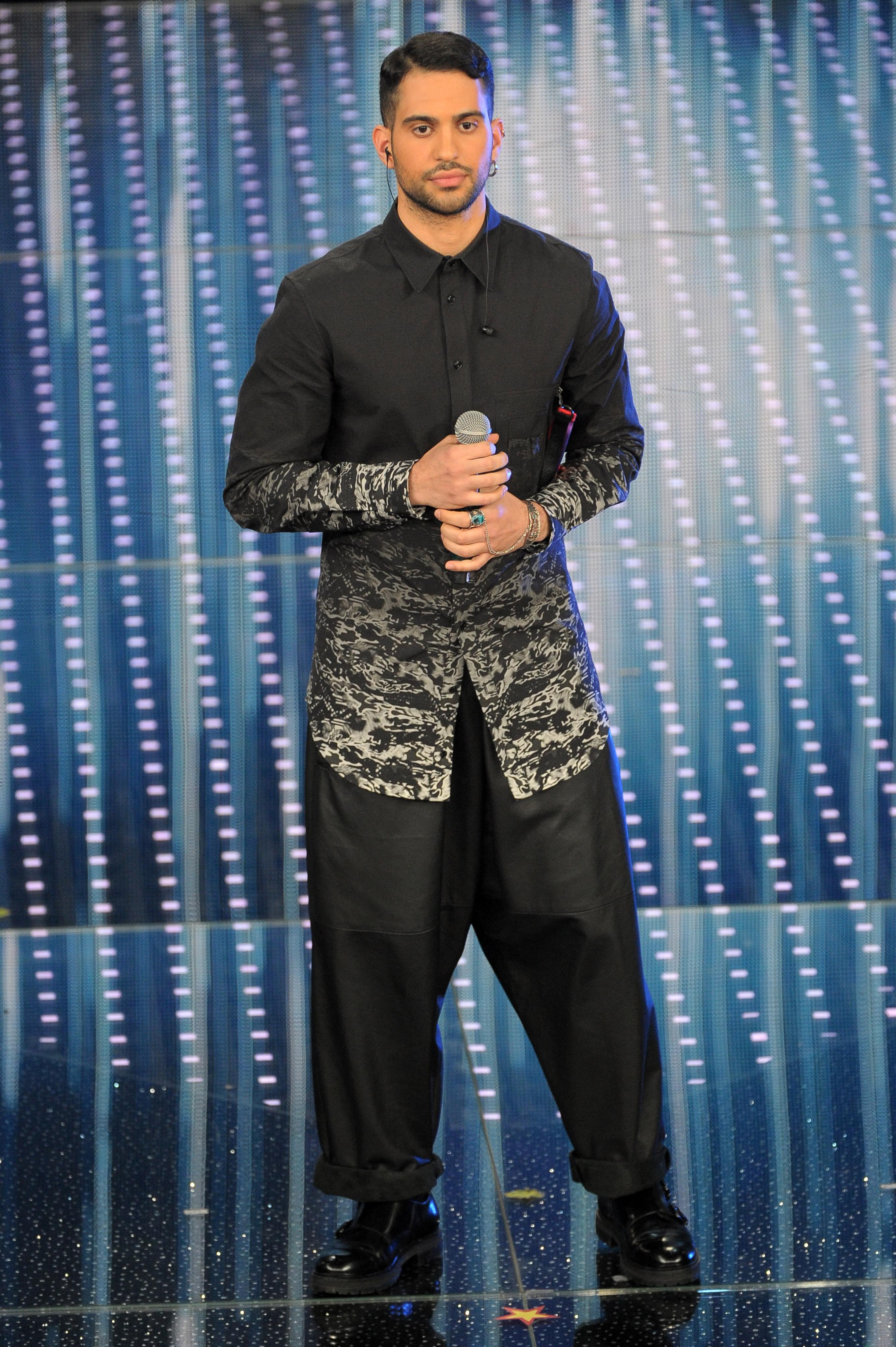 Mahmood a Sanremo 2024 con Tuta Gold, testo e significato della canzone ...