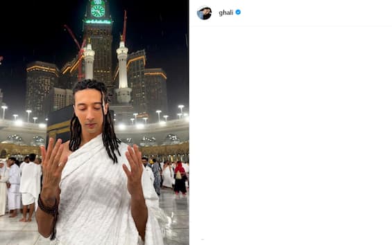 Ghali, la foto su Instagram dal pellegrinaggio a La Mecca | Sky TG24