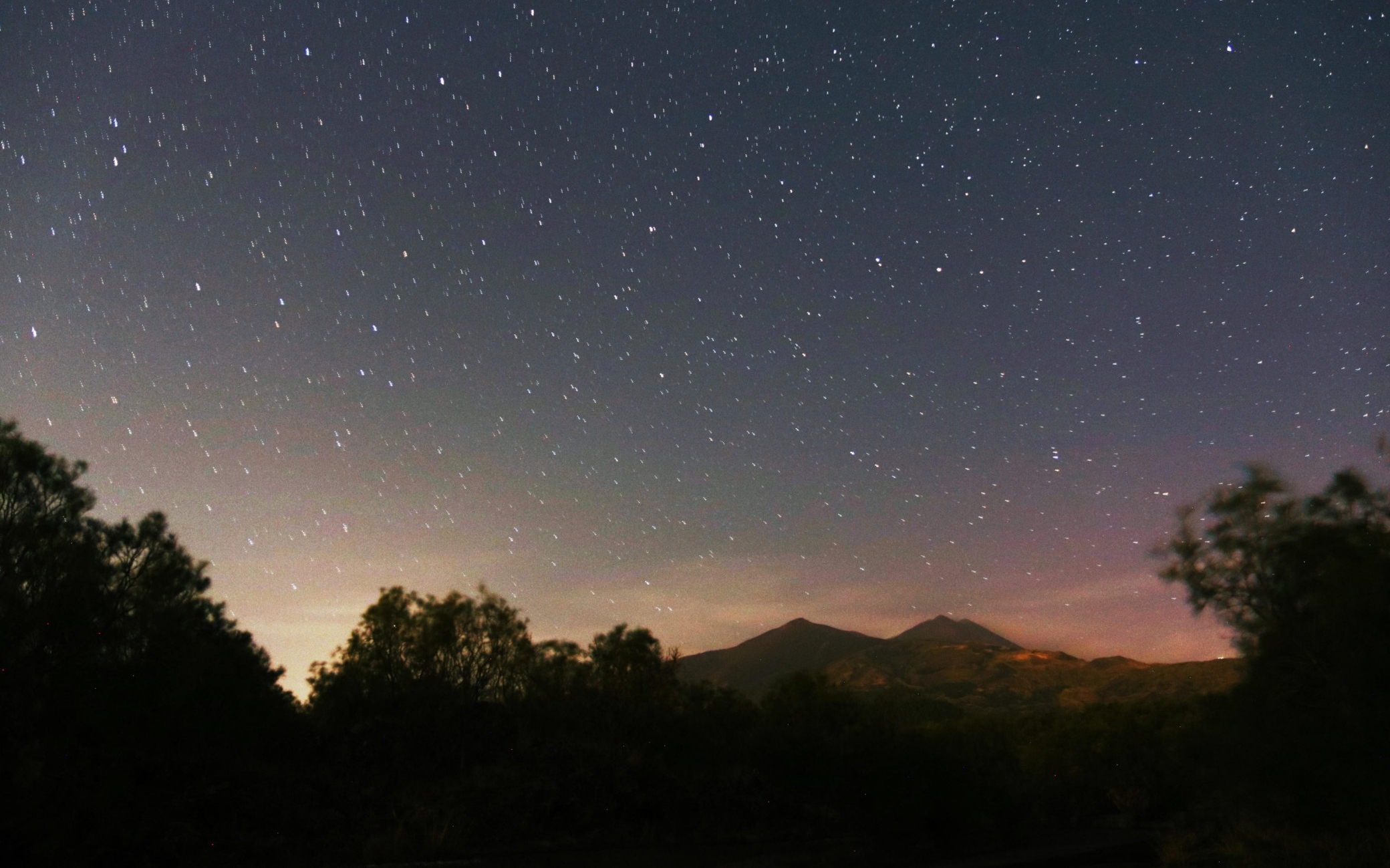 L'aurora boreale illumina di rosa il cielo d'Italia il 10 ottobre. FOTO ...