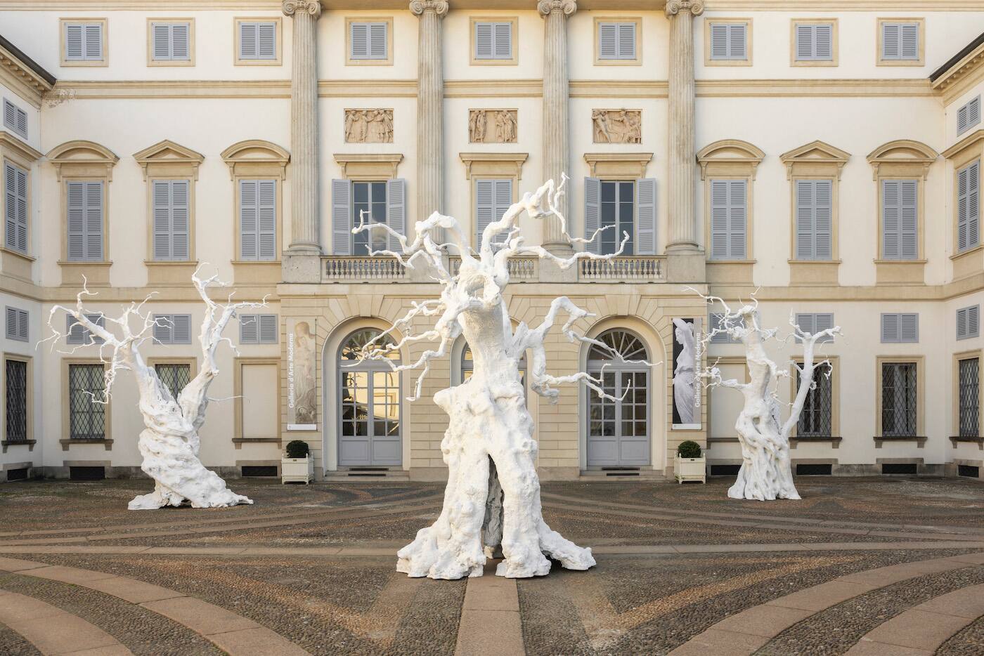 Le sculture di Ugo Rondinone in mostra alla GAM di Milano | Sky Arte