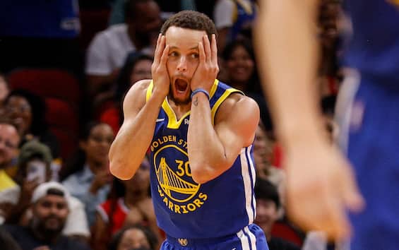 NBA, Steph Curry manda Brooks al bar due volte: canestro da urlo. VIDEO ...