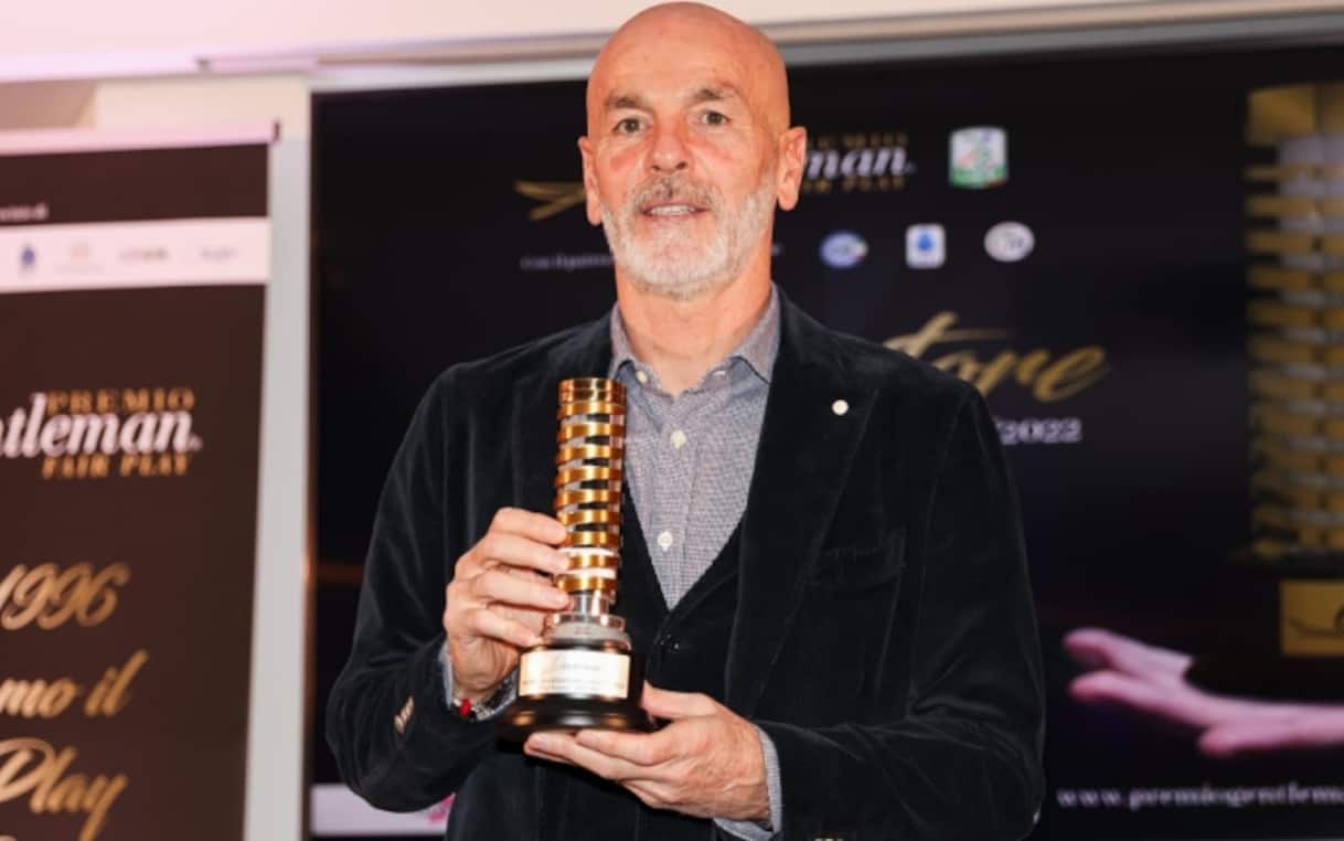 Pioli vince il premio Gentleman Gigi Simoni 2021 22: 'Orgoglioso di ...