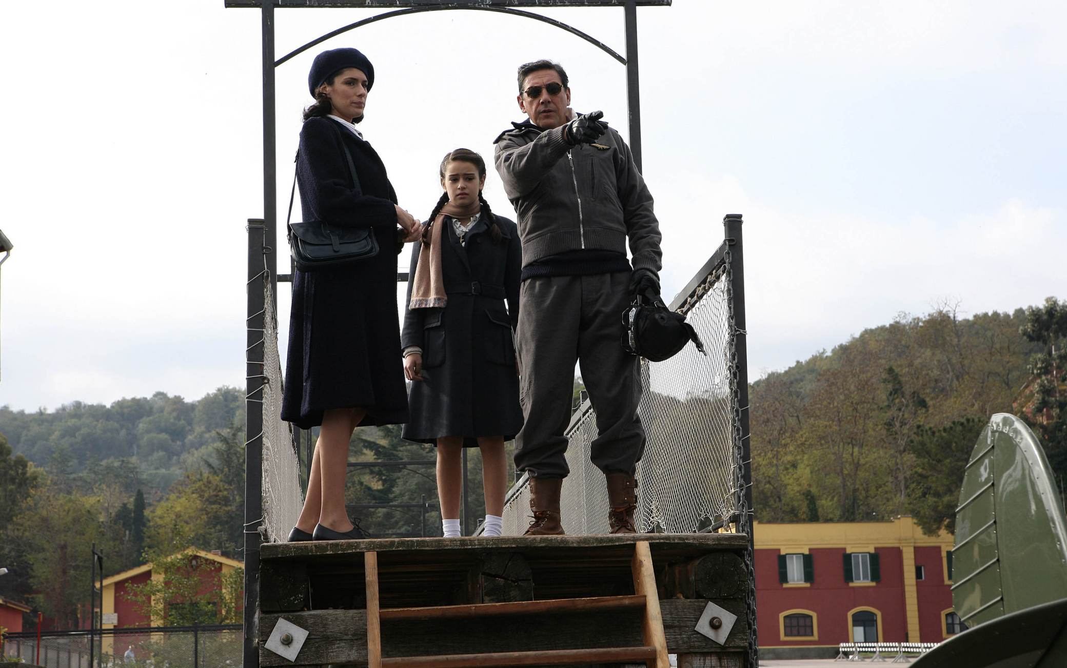 Anna Valle compie 50 anni, i suoi personaggi più famosi da Commesse a ...