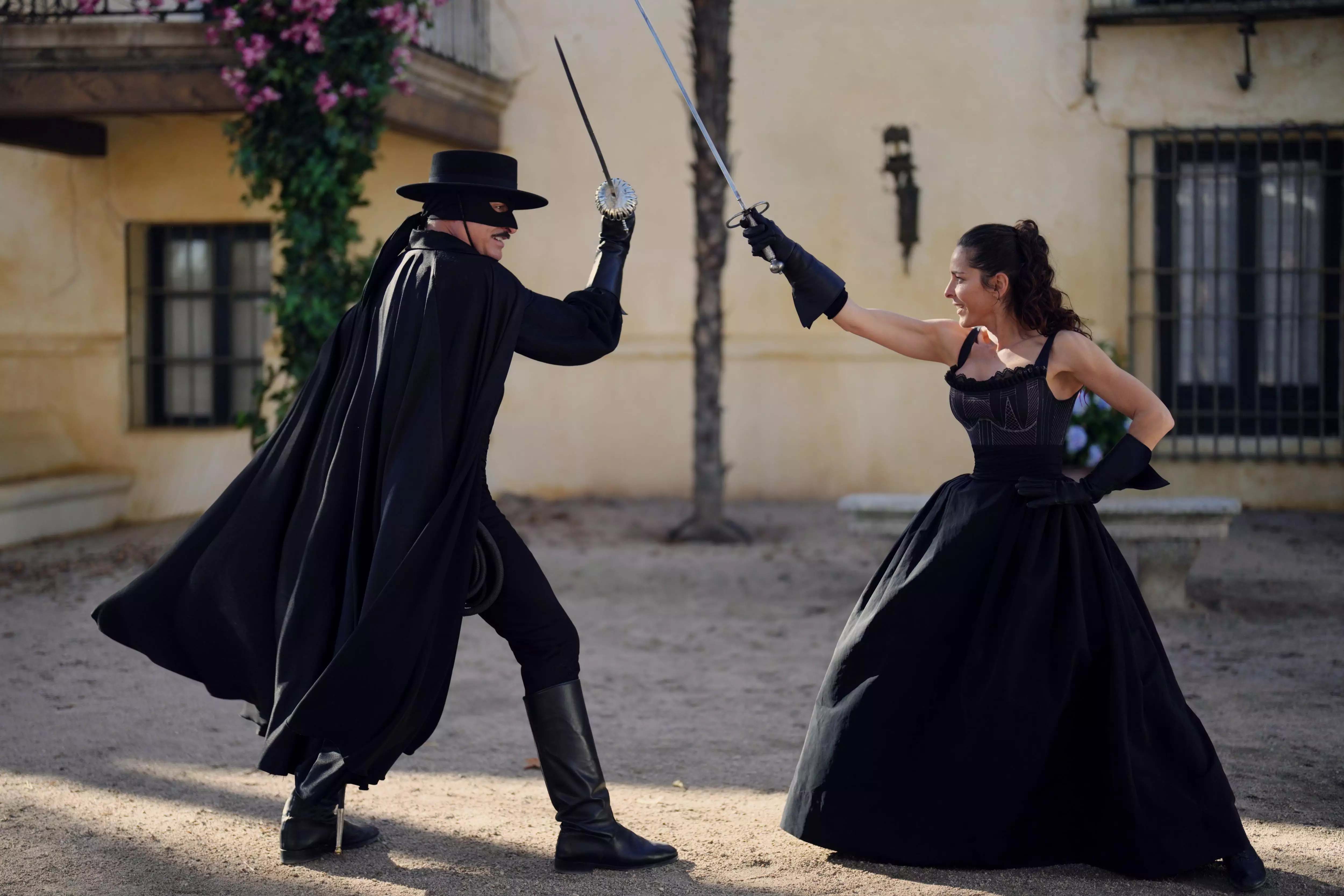 Zorro, il cast della serie tv con Jean Dujardin e Salvatore Ficarra ...