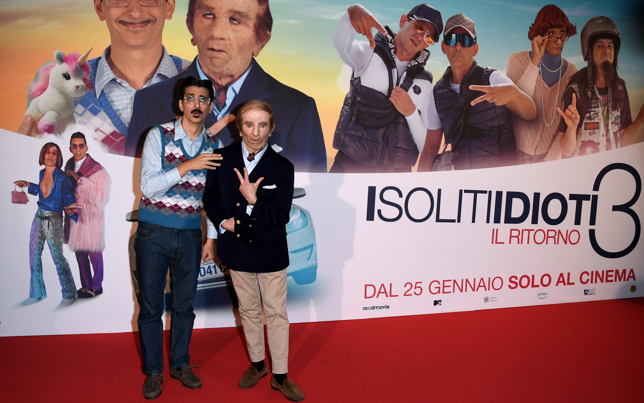 I soliti idioti 3, il cast del film con Fabrizio Biggio e Francesco ...