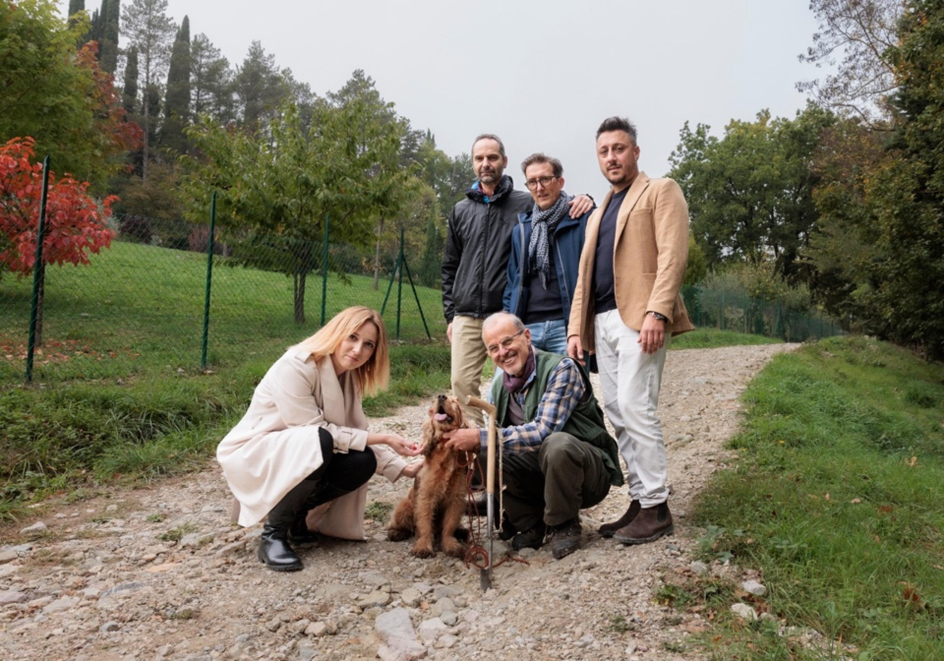 Città di Castello, il cane da tartufo cieco Leo rende omaggio al ...