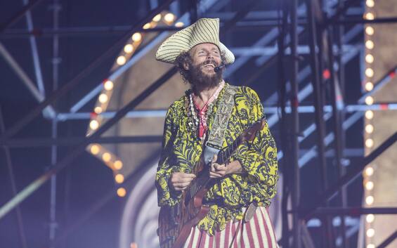 Jovanotti in concerto, annunciate le date del tour nei Palasport del 2025 | Sky TG24