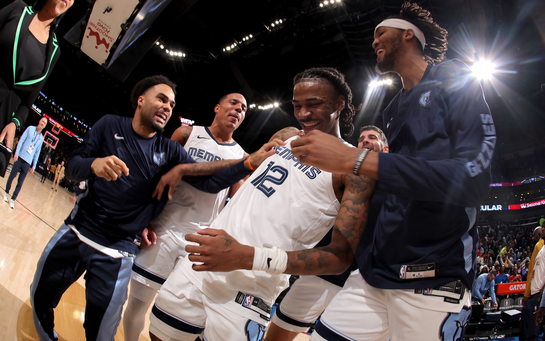 NBA, Ja Morant segna il canestro vincente sulla sirena contro New ...