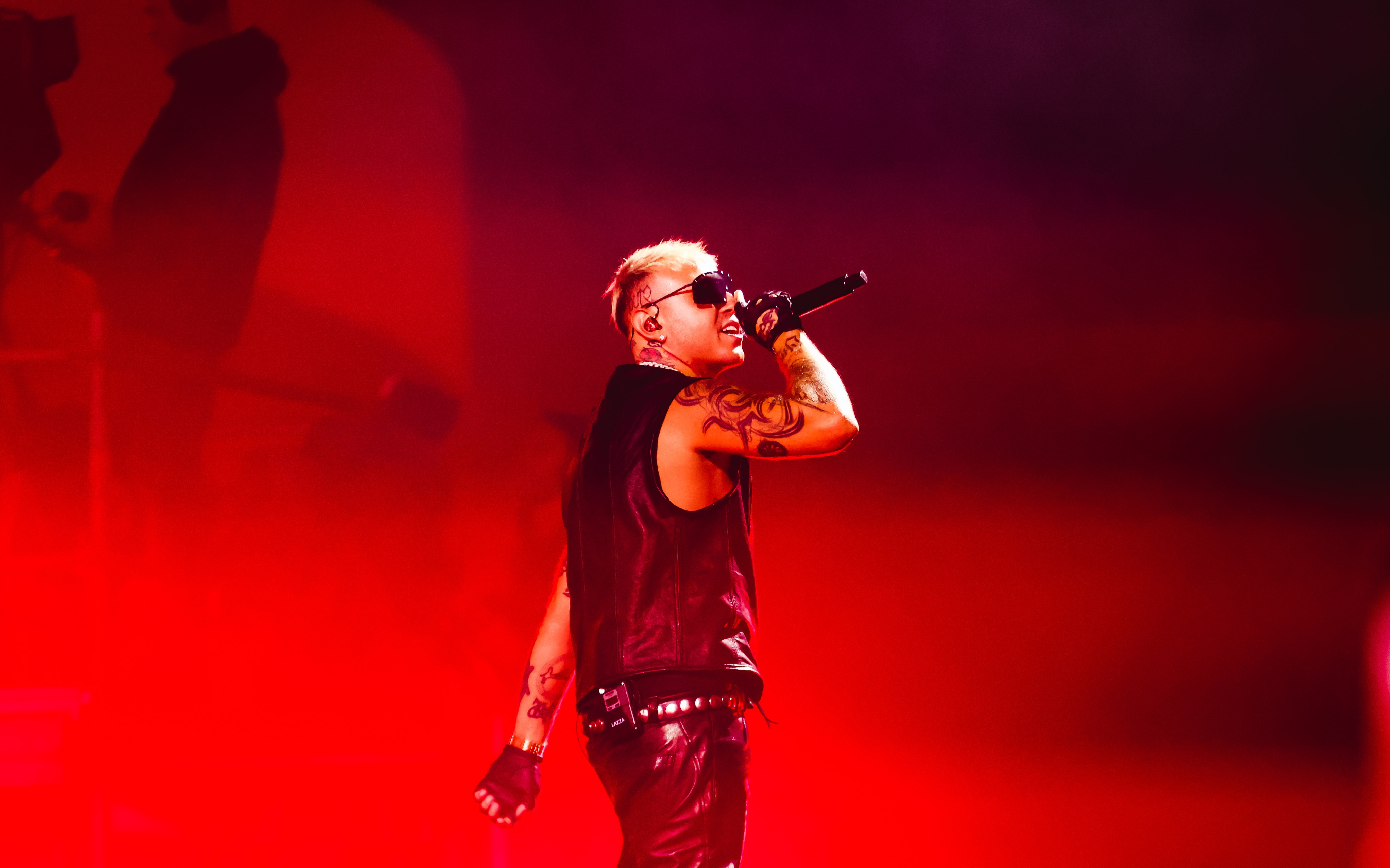 Lazza è il primo rapper solista con album certificato disco di diamante ...