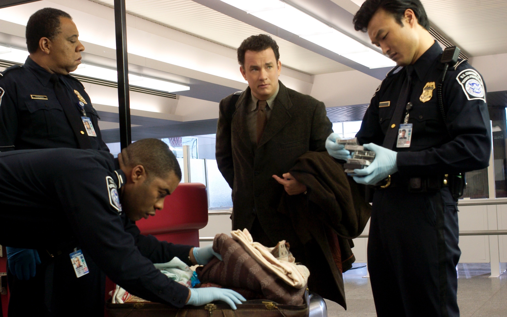 'The Terminal', 20 anni fa usciva il film con Tom Hanks ispirato da una ...