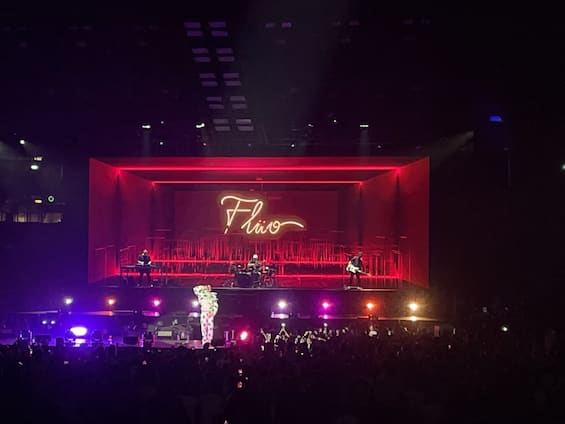 Sangiovanni con il suo concerto al Forum di Assago ci insegna a volare ...