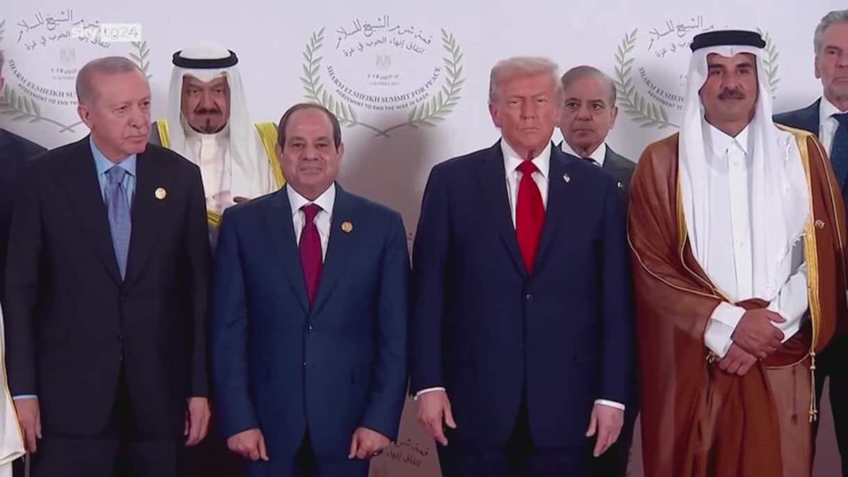 Vertice Sharm el-Sheikh, foto di gruppo dei leader | Video Sky TG24