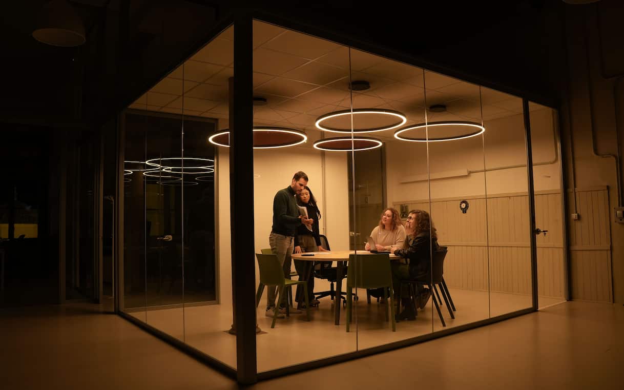 B2 Labtech e la luce d'interni che segue i ritmi biologici dell'uomo | SkyTG 24