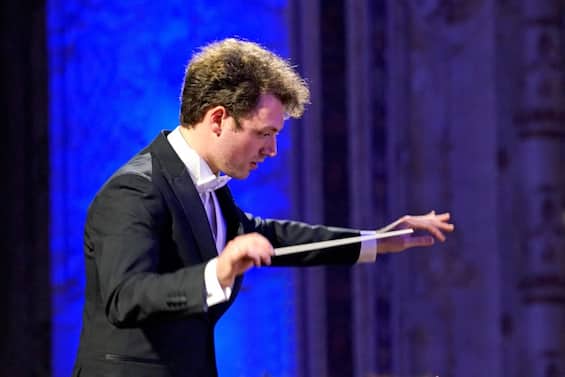 Alessandro Bonato è il più giovane direttore d'orchestra d'Italia: ha ...