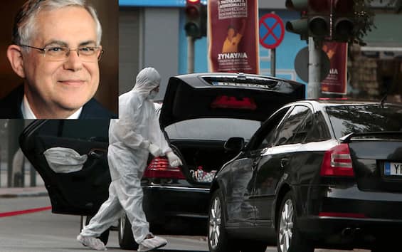 Attentato Grecia, pacco bomba nell'auto dell'ex premier: ferito Papademos
