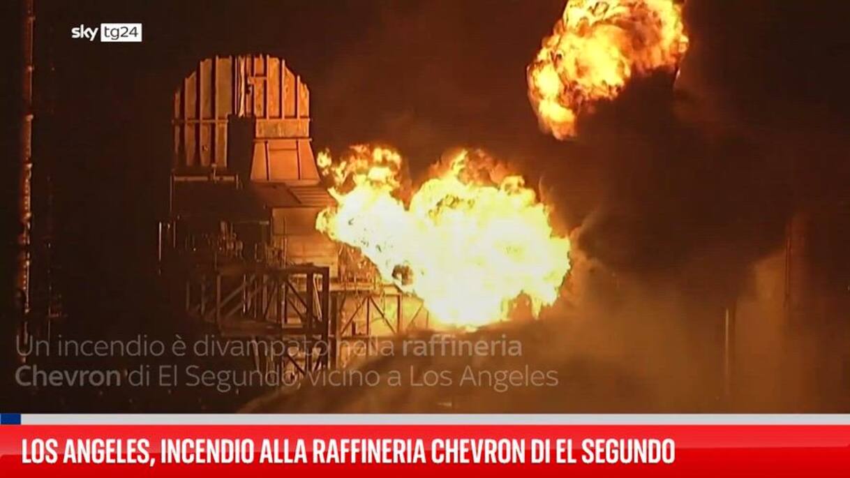 Scoppia incendio in raffineria della Chevron a El Segundo | Video Sky TG24
