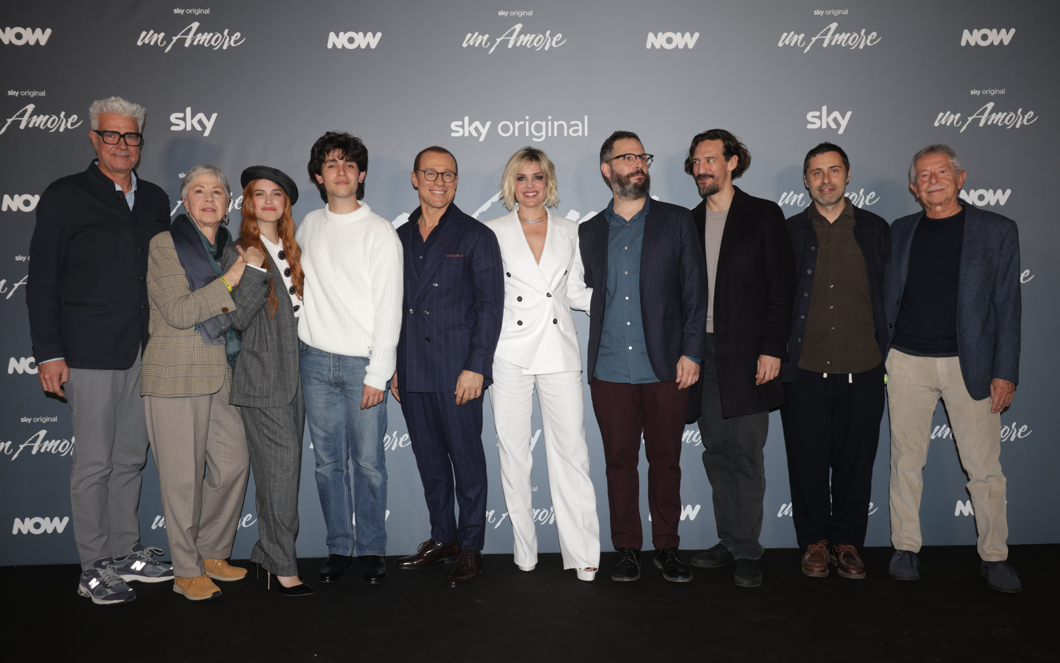 Un amore, il cast della serie tv Sky con Stefano Accorsi e Micaela ...