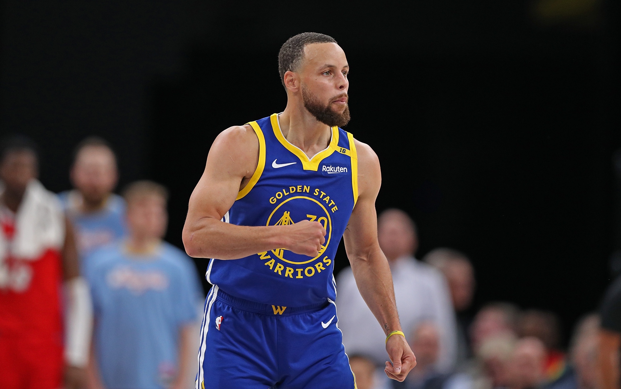 NBA, Kerr rimprovera Hield col sorriso: 'Ti presento Curry, se è libero ...